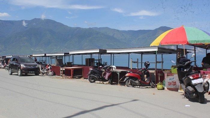 Lapak PKL di Pinggir Pantai Kampung Nelayan Tampak Lebih Rapih dan ...