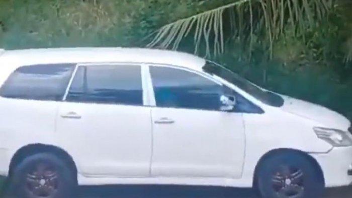 Viral Mobil Toyota Innova Sukses Keluar dari Parkiran Super Sempit, Ini ...