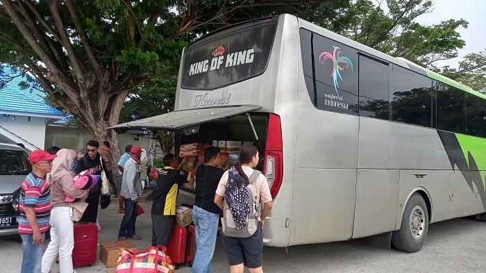 Info Mudik 30 April 2022, Penumpang Padati Terminal Induk Mamboro Palu ...