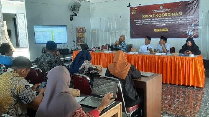 Antisipasi Pemilih Ganda di Pilkada 2024, KPU Banggai Gelar Rapat Koordinasi DPSHP - Tribunpalu.com