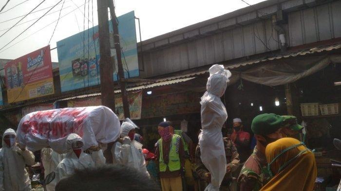 Keranda dan Pocong di Pasar Tradisional di Cikupa, Ingatkan Masyarakat ...