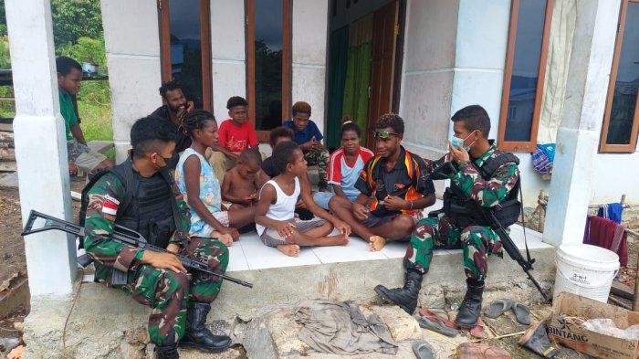 Satgas Pamtas Yonif 711/Rks Wujudkan Kemanunggalan TNI dengan Rakyat di Perbatasan RI-PNG ...