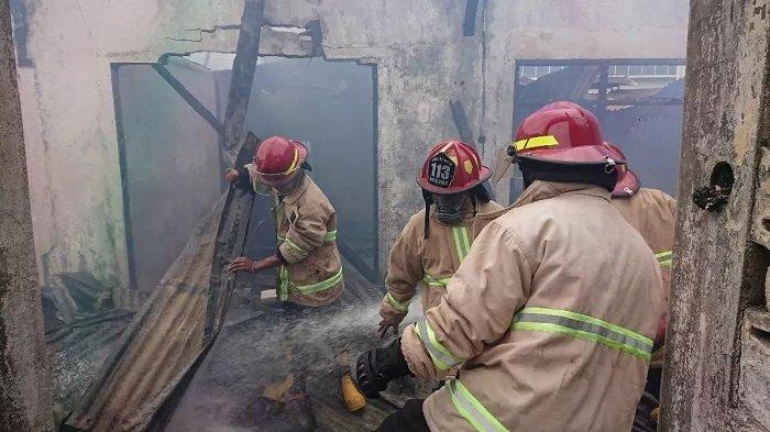Rumah Terbakar di Jl Juanda, 5 Motor dan 1 Mobil Hangus Dilahap Api ...