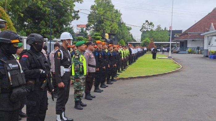PT KAI Daop 5 Purwokerto Tambah Petugas Prasarana Ekstra di Masa ...