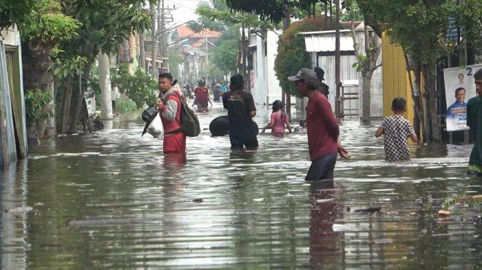 Sejumlah Desa di Kota Pekalongan Terendam Banjir Akibat Tanggul Jebol, Ratusan Warga Mengungsi ...