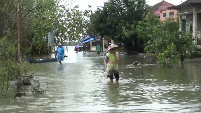 Ratusan Rumah di Desa Banjarsari Pati Terendam Banjir - Tribun-pantura.com