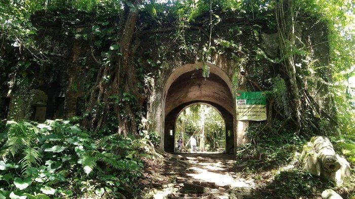 Menjelajahi Benteng Karangbolong, Peninggalan Kolonial Belanda di Pulau ...