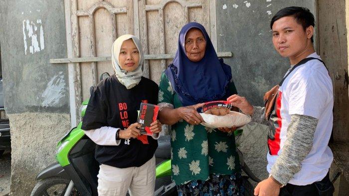 Relawan Bolone Mase Tegal Raya Bagi-Bagi Sembako, Sosialisasikan Gibran ...