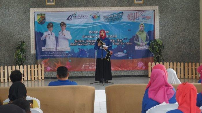 Inggit Soraya Ajak Ibu di Kota Pekalongan Beri Makan Anaknya Ikan untuk ...