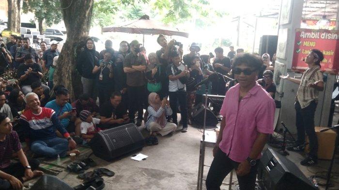 Saat Ganjar Pranowo dan Hendrar Prihadi Nonton Bareng Slank Ngejam di TBRS Semarang - Tribun ...