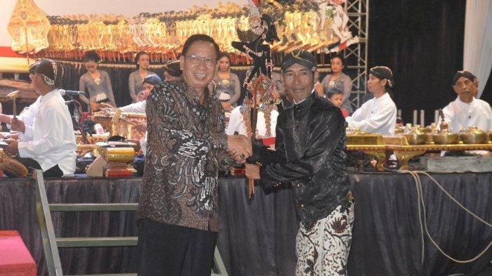 Pagelaran Wayang Kulit Meriahkan Peringatan Hari Wayang Nasional di ...