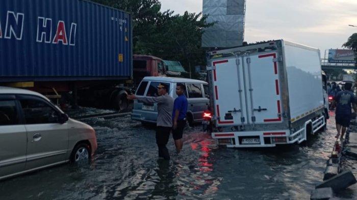 Pemudik Harus Waspada, Jalan Pantura Semarang Terendam Banjir Rob, Berikut Lokasinya - Tribun ...