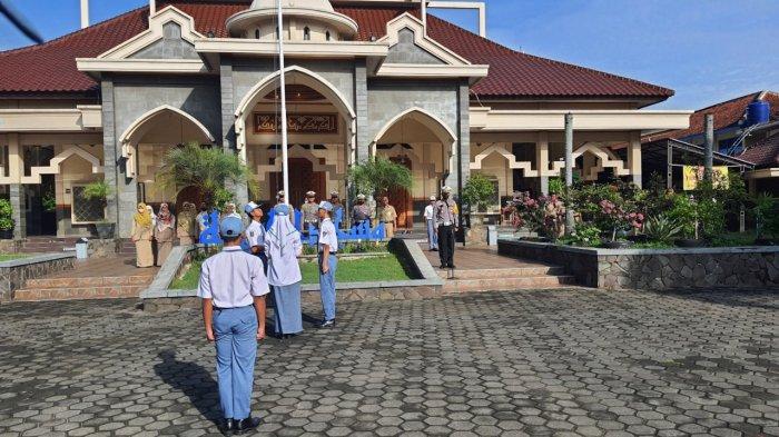 Ini Pesan AKP Fitriyanto Saat Jadi Pembina Upacara di SMK Muhammadiyah ...