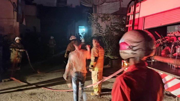 BREAKING NEWS: Gudang Pabrik Kertas di Kawasan Terboyo Semarang ...