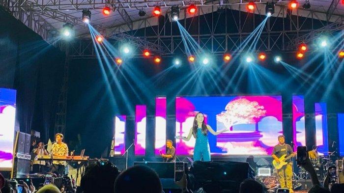 Mahalini dan Fourtwnty Sukses Pukau Pengunjung Konser Musik Narayafest ...