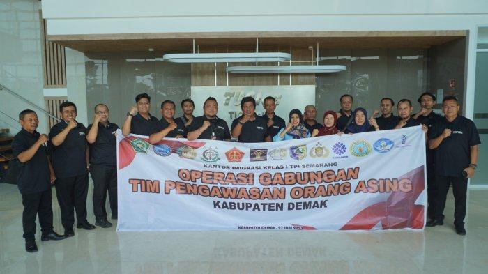 Timpora Imigrasi Semarang Sidak Orang Asing di PT Lucky Textile Demak ...
