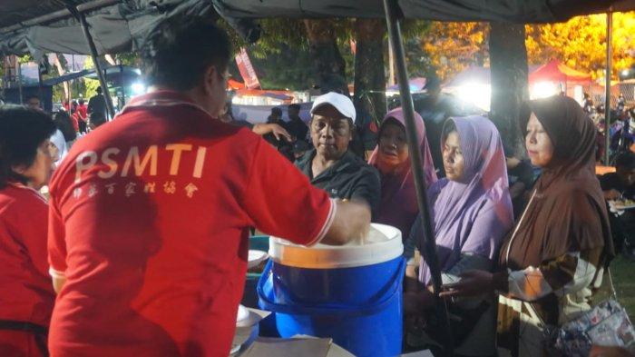PSMTI Kota Pekalongan Bagikan Ratusan Menu Buka Puasa Gratis - Tribun-pantura.com