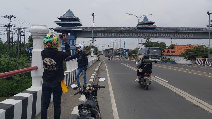 H-5 Lebaran, Pemudik Sepeda Motor Mulai Padati Jalur Pantura Kota Tegal - Tribun-pantura.com