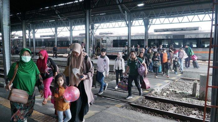 Arus Mudik Lebaran, 28.814 Pemudik Kereta Api Turun di Stasiun ...