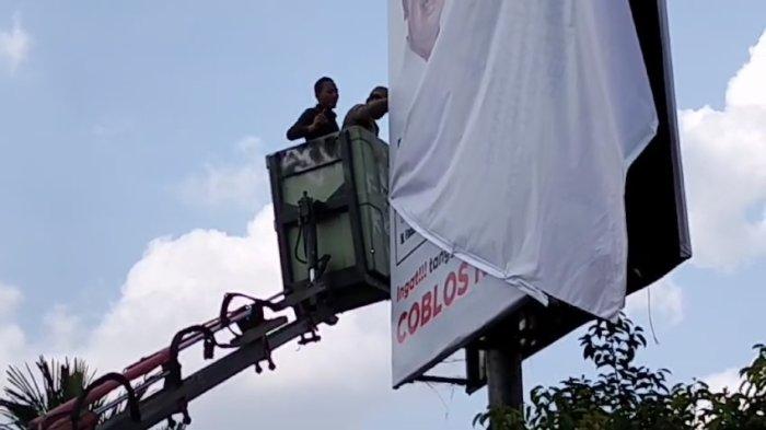 Bawaslu Tertibkan 10 Baliho Paslon Bupati-Wakil Bupati Batang Nomor Urut 01, Ini Alasannya ...