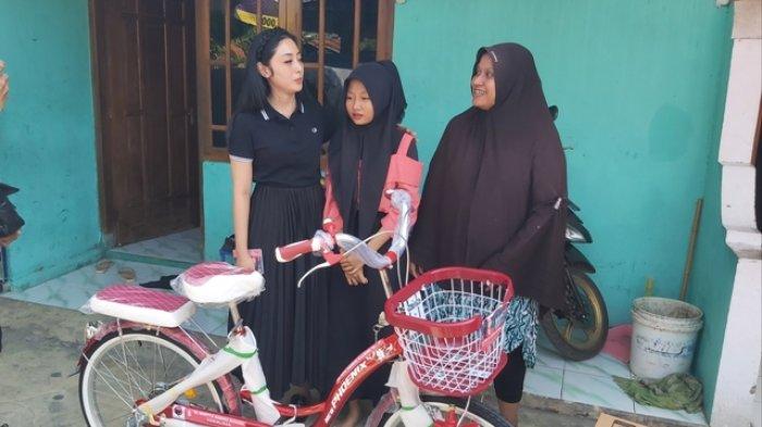 Shintya Pengusaha Migas dari Brebes Beri Sepeda ke Siswi Putus Sekolah ...