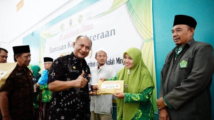 Henggar Budi Anggoro Salurkan Bantuan Kesejahteraan untuk Guru TPQ ...