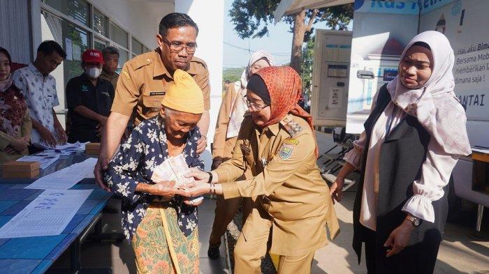 Pemkab Batang Gelontor BLT DBHCHT Rp 2,52 Miliar ke Ribuan Buruh Rokok ...