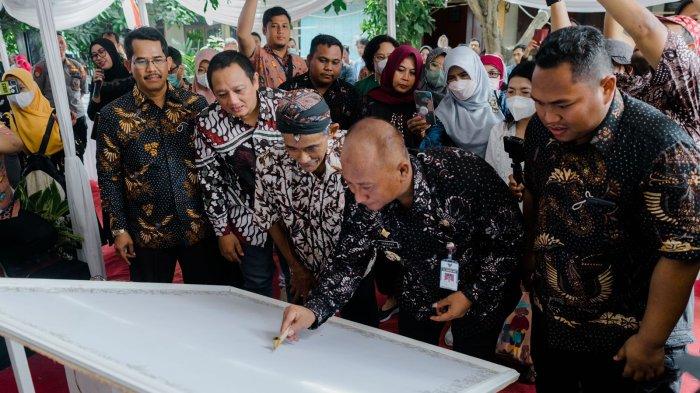 200 Pembatik Ikuti Festival Membatik Bakaran Wetan Pati - Tribun ...