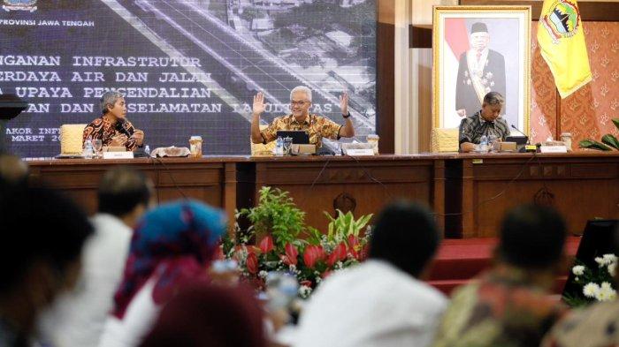 Rakor Infrastruktur, Ganjar Instruksikan Optimalisasi Anggaran untuk Perbaikan Jalan - Tribun ...