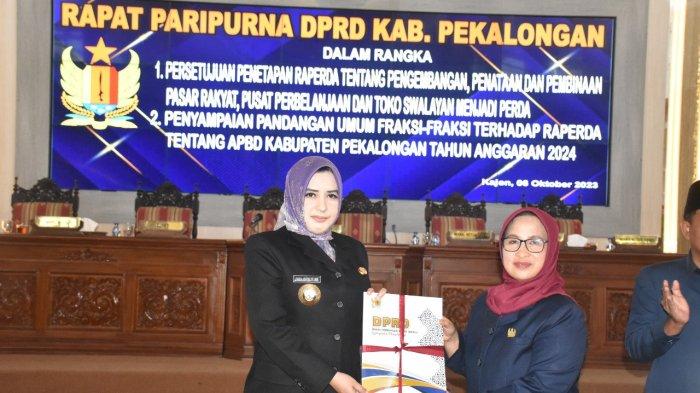 DPRD Kabupaten Pekalongan Sahkan Raperda Pasar Rakyat dan Pusat Perbelanjaan - Tribun-pantura.com