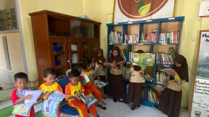 PT BPI Berhasil Gugah Minat Baca di Desa Simbangjati Batang - Tribun ...
