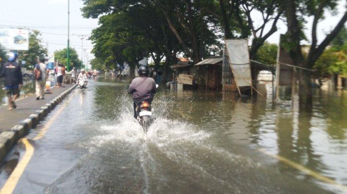 Sudah Seminggu Banjir Rendam Karanganyar, Jalur Pantura Demak-Kudus Masih Terputus - Tribun ...