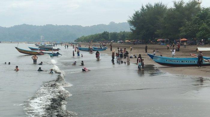Libur Nataru, Pantai Teluk Penyu Cilacap Jadi Destinasi Favorit ...