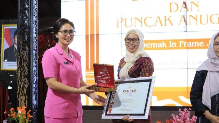 Apresiasi Perempuan Inspiratif, Demak In Frame 2025 Beri Anugerah Tokoh ...