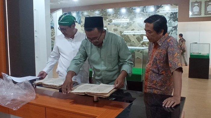 Melihat Ratusan Manuskrip Kuno di Walisongo Center Semarang, Ada Lontar ...