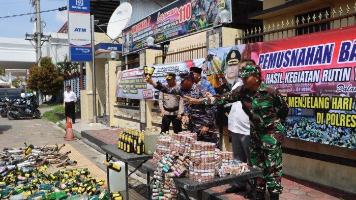 1.465 Botol Miras dan 10 ribu Butir Petasan Dimusnahkan di Mapolres Tegal Kota Jelang Lebaran ...