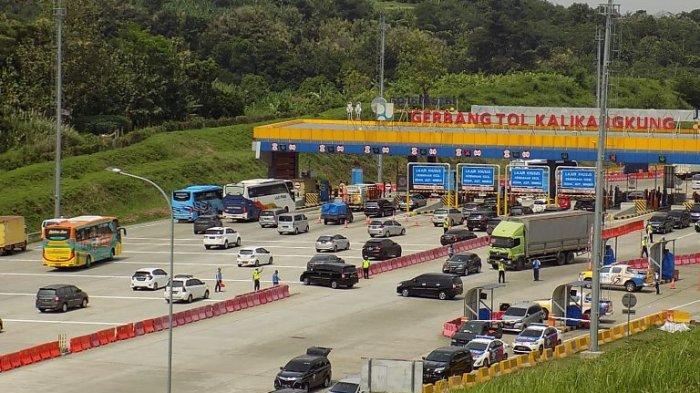 Arus Mudik di Ruas Jalan Tol Batang-Semarang Mulai Ramai, Pengelola Tambah Gardu Tol - Tribun ...
