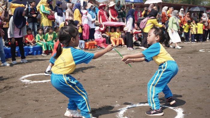 Himpaudi Batang Gelar Lomba Estafet Bendera, Ajang Bentuk Karakter Anak ...
