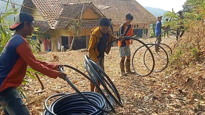 PDAM Tirta Kajen Pasang Jaringan Air Bersih di Daerah Terdampak Kekeringan - Tribun-pantura.com