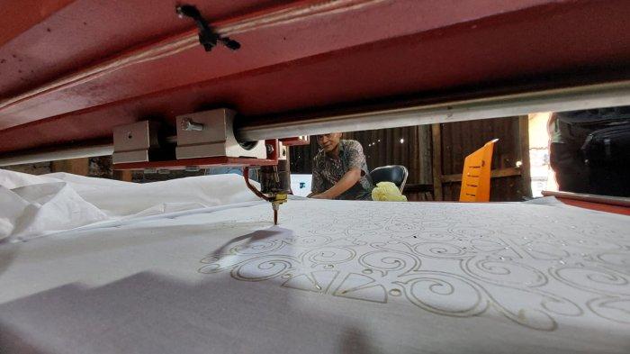 Hebat, Warga Pringrejo Kota Pekalongan Ciptakan Mesin Batik Otomatis ...