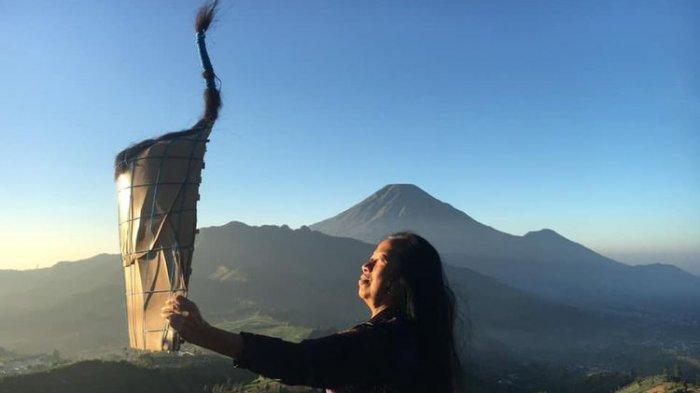 Kisah Mulyani Mengenalkan Alat Musik Khas Wonosobo, Bundengan Hingga ke ...