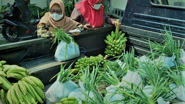 Gerakan Peduli untuk Pedagang Sayur dan Manisan di Objek Wisata Guci ...