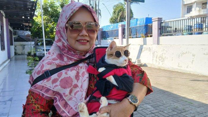 Tingkah Lucu Hewan Ikut Vaksin Rabies di Tegal, Pakai Kacamata Hingga ...