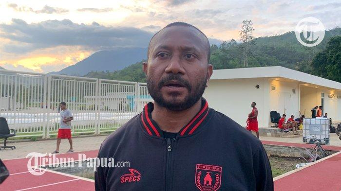 Yan Mandenas: Bakal Muncul Talenta Muda yang Jadi Bintang di Persipura ...