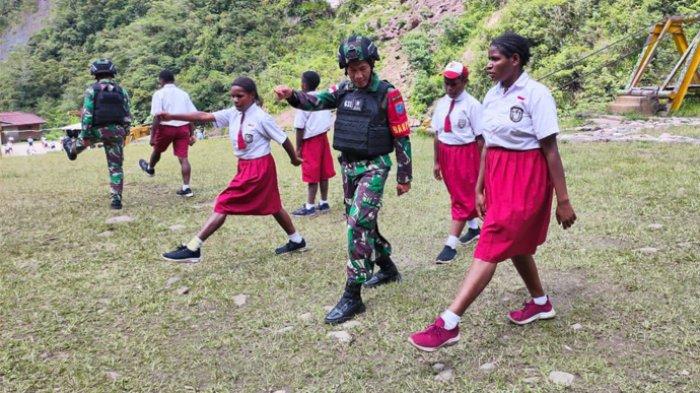 Hardiknas 2023, Anggota Satgas Yonif R 631/ATG Pos Tsinga Gembleng ...