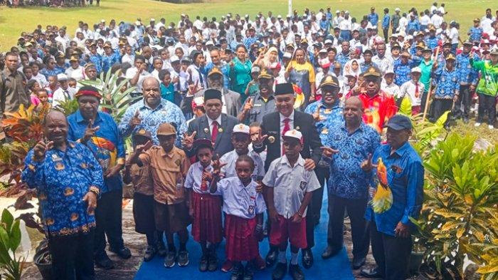 Jadi Pembina Upacara Peringatan Hardiknas di Yalimo, Ini Pesan Pj ...