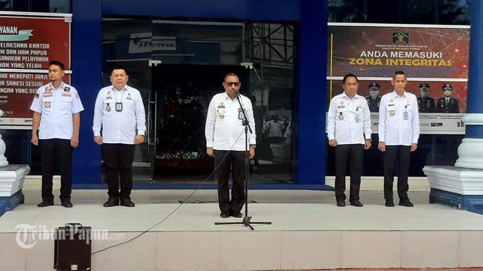 Pesan Anthonius Ayorbaba untuk ASN Kemenkumham Papua: Tunjukan Kinerja Terbaik di 2023 - Tribun ...