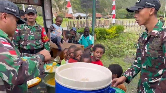 Anak-anak Kurima Dapat Makanan Bergizi Grartis dari Satgas Yonif 641 ...