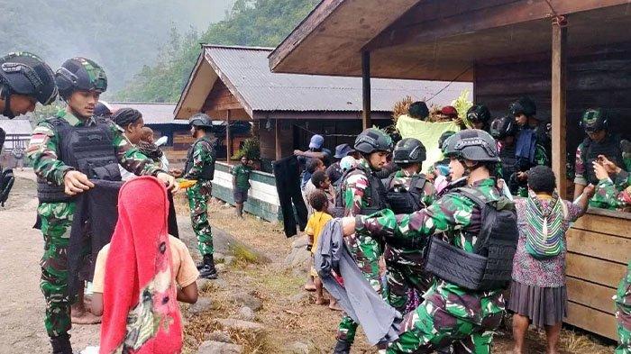 Satgas Pam Obvitnas PTFI Yonif 116/Garda Samudra Bantu Sarana Olahraga bagi Warga Kampung ...