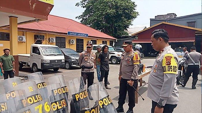 Jelang Pemilu 2024, Polres Mimika Cek Kelayakan Perlengkapan Pengamanan ... Jelang Pemilu 2024, Polres Mimika Cek Kelayakan Perlengkapan Pengamanan ...